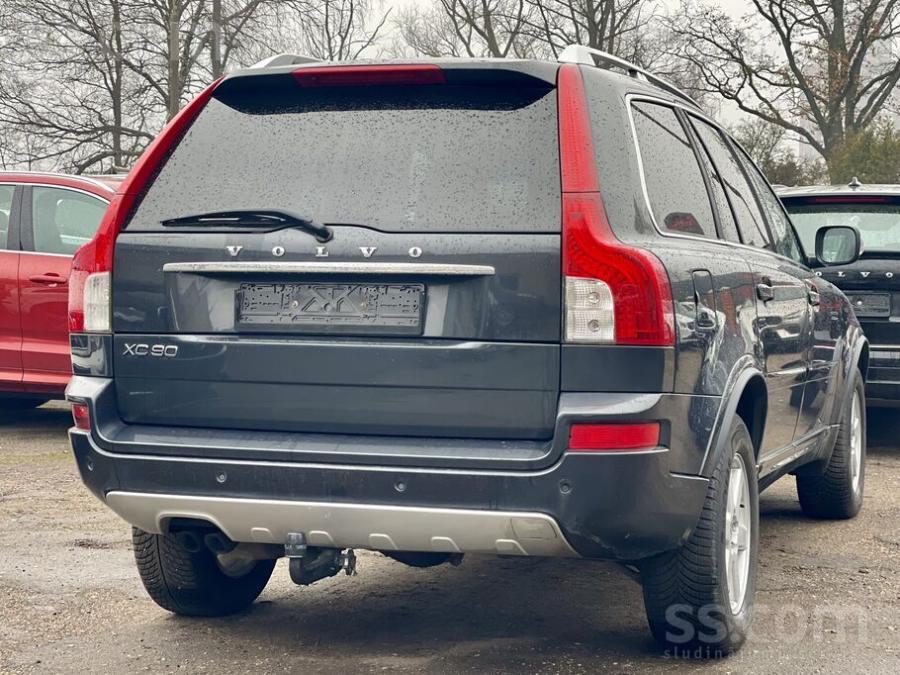 Grey Volvo XC90 2012 in Riga, with an engine capacity of 2.40 L and mileage of 0 thousand km for 10900 €, photo 4 on AUTOMOTO.COM.LV