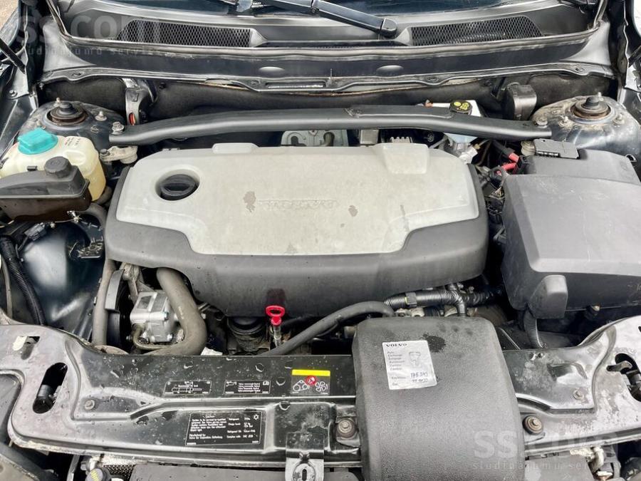 Grey Volvo XC90 2012 in Riga, with an engine capacity of 2.40 L and mileage of 0 thousand km for 10900 €, photo 10 on AUTOMOTO.COM.LV