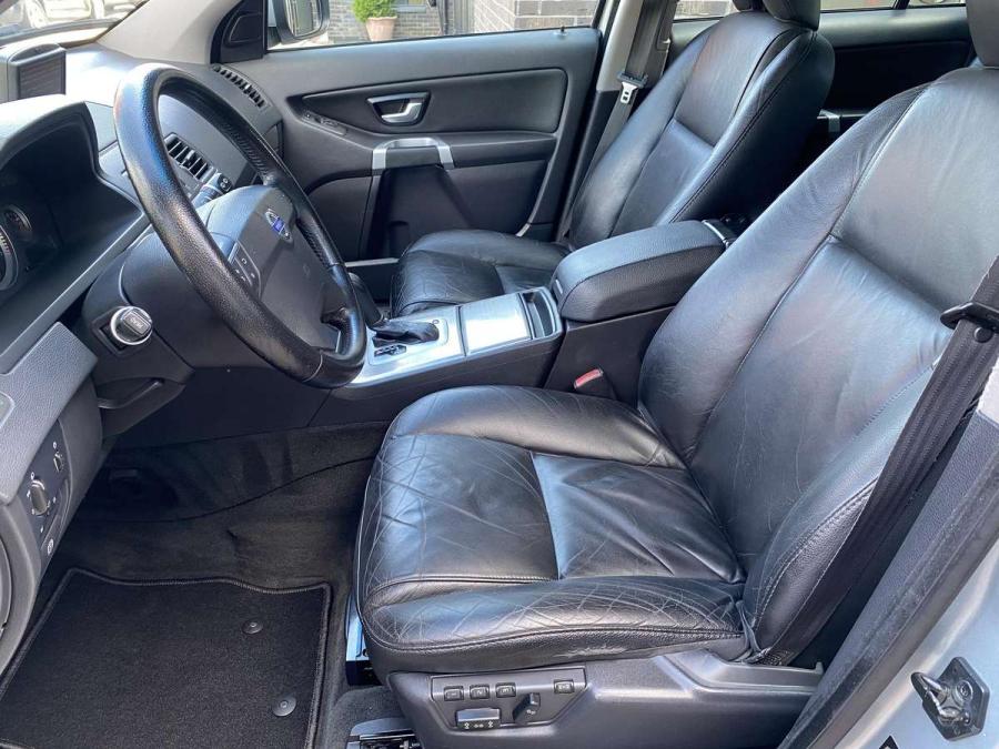 Pelēks Volvo XC90 2012 Marijampole, ar dzinēja tilpumu 2.40 L un nobraukumu 289 tūkst. km par 11850 €, foto 21 vietnē AUTOMOTO.COM.LV