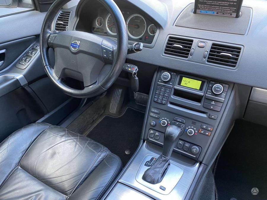 Pelēks Volvo XC90 2012 Marijampole, ar dzinēja tilpumu 2.40 L un nobraukumu 289 tūkst. km par 11850 €, foto 23 vietnē AUTOMOTO.COM.LV
