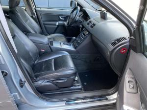 Pelēks Volvo XC90 2012 Marijampole, ar dzinēja tilpumu 2.40 L un nobraukumu 289 tūkst. km par 11850 €, foto 32 vietnē AUTOMOTO.COM.LV