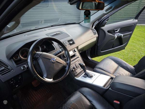 Grey Volvo XC90 2012 in Utena, with an engine capacity of 2.40 L and mileage of 274 thousand km for 7950 €, photo 5 on AUTOMOTO.COM.LV