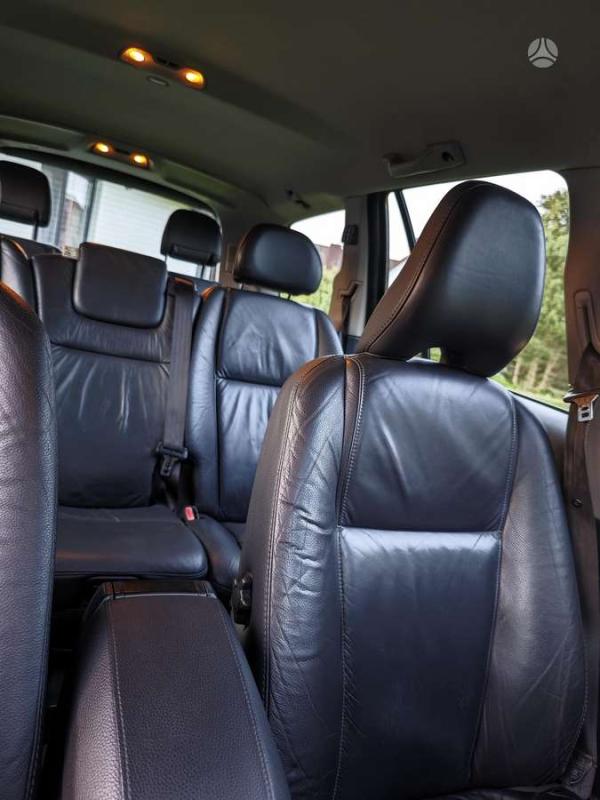 Grey Volvo XC90 2012 in Utena, with an engine capacity of 2.40 L and mileage of 274 thousand km for 7950 €, photo 9 on AUTOMOTO.COM.LV