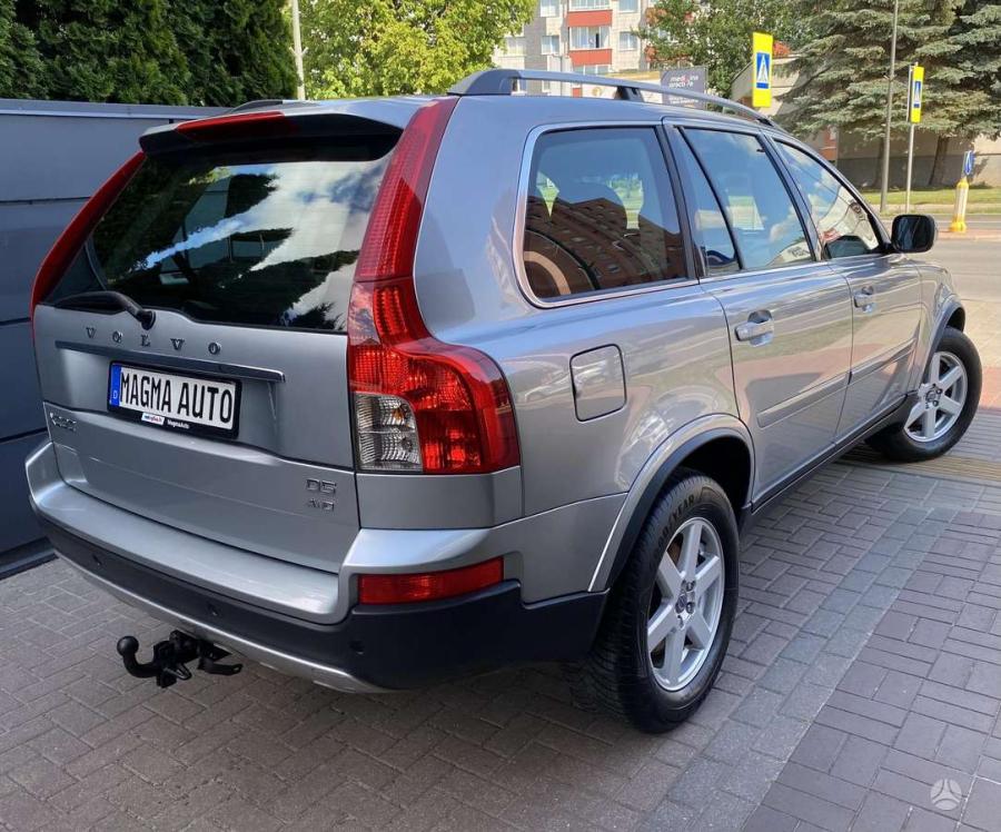 Grey Volvo XC90 2012 in Marijampole, with an engine capacity of 2.40 L and mileage of 289 thousand km for 10999 €, photo 5 on AUTOMOTO.COM.LV