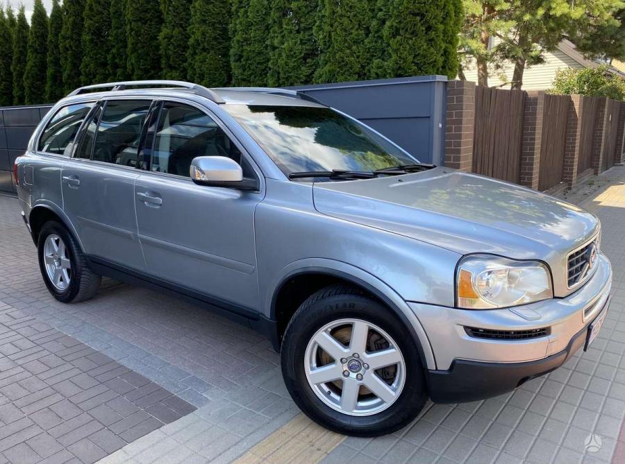 Grey Volvo XC90 2012 in Marijampole, with an engine capacity of 2.40 L and mileage of 289 thousand km for 10999 €, photo 7 on AUTOMOTO.COM.LV