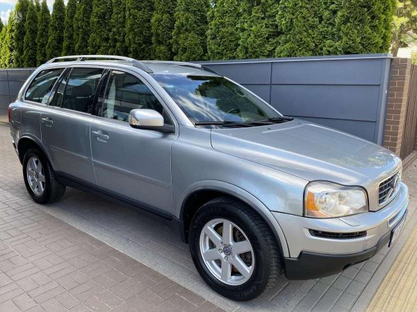 Volvo XC90 2012 in Marijampole on AUTOMOTO.COM.LV Grey Volvo XC90 2012 in Marijampole, with an engine capacity of 2.40 L and mileage of 289 thousand km for 10999 €, photo 8 on AUTOMOTO.COM.LV