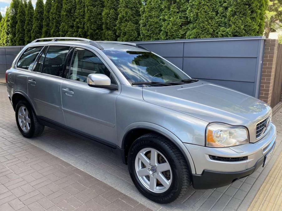 Grey Volvo XC90 2012 in Marijampole, with an engine capacity of 2.40 L and mileage of 289 thousand km for 10999 €, photo 8 on AUTOMOTO.COM.LV