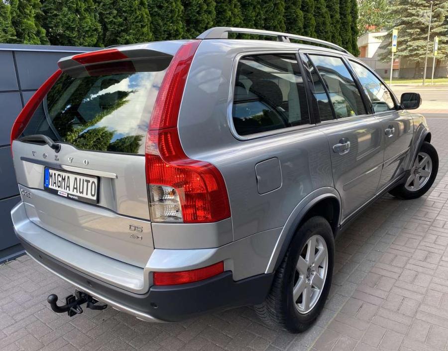 Grey Volvo XC90 2012 in Marijampole, with an engine capacity of 2.40 L and mileage of 289 thousand km for 10999 €, photo 13 on AUTOMOTO.COM.LV