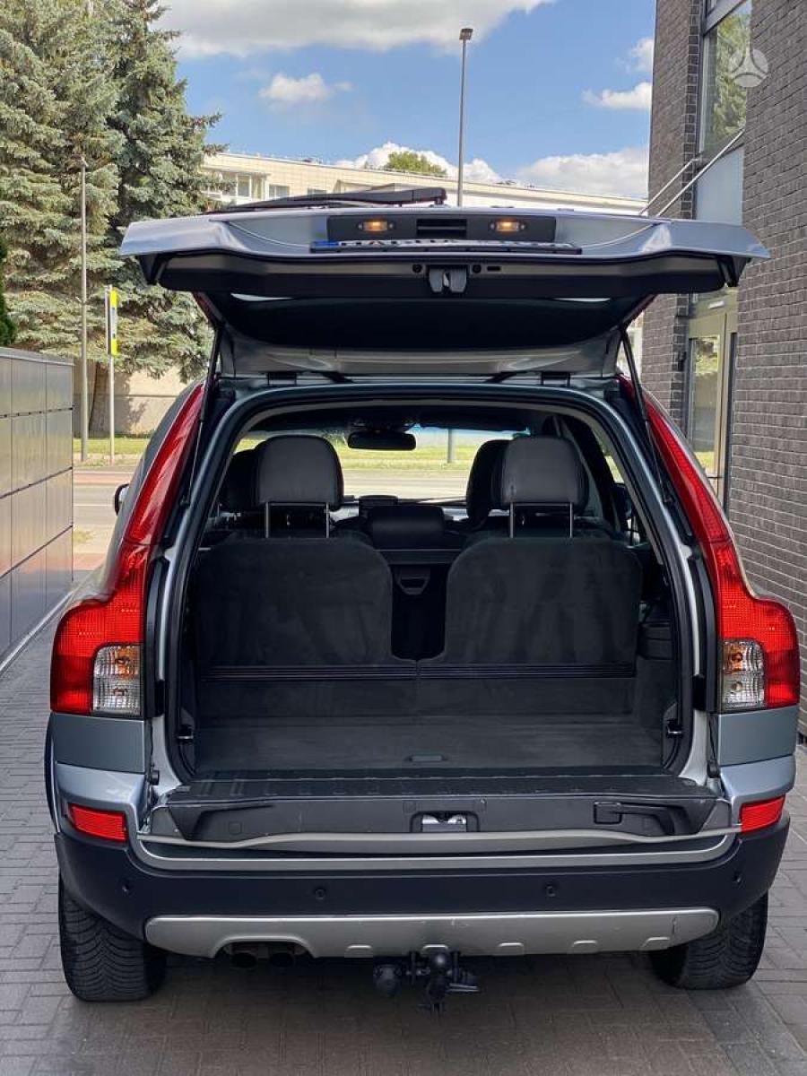 Grey Volvo XC90 2012 in Marijampole, with an engine capacity of 2.40 L and mileage of 289 thousand km for 10999 €, photo 16 on AUTOMOTO.COM.LV