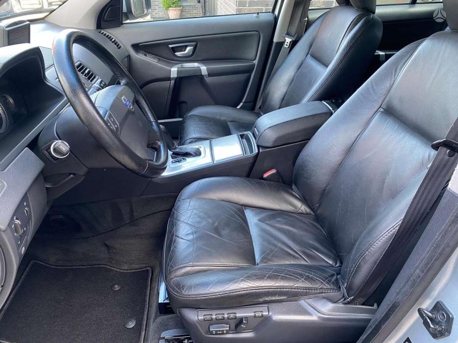 Grey Volvo XC90 2012 in Marijampole, with an engine capacity of 2.40 L and mileage of 289 thousand km for 10999 €, photo 19 on AUTOMOTO.COM.LV