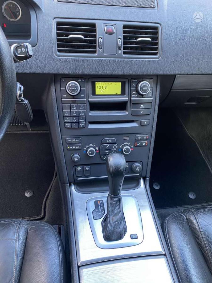 Grey Volvo XC90 2012 in Marijampole, with an engine capacity of 2.40 L and mileage of 289 thousand km for 10999 €, photo 22 on AUTOMOTO.COM.LV