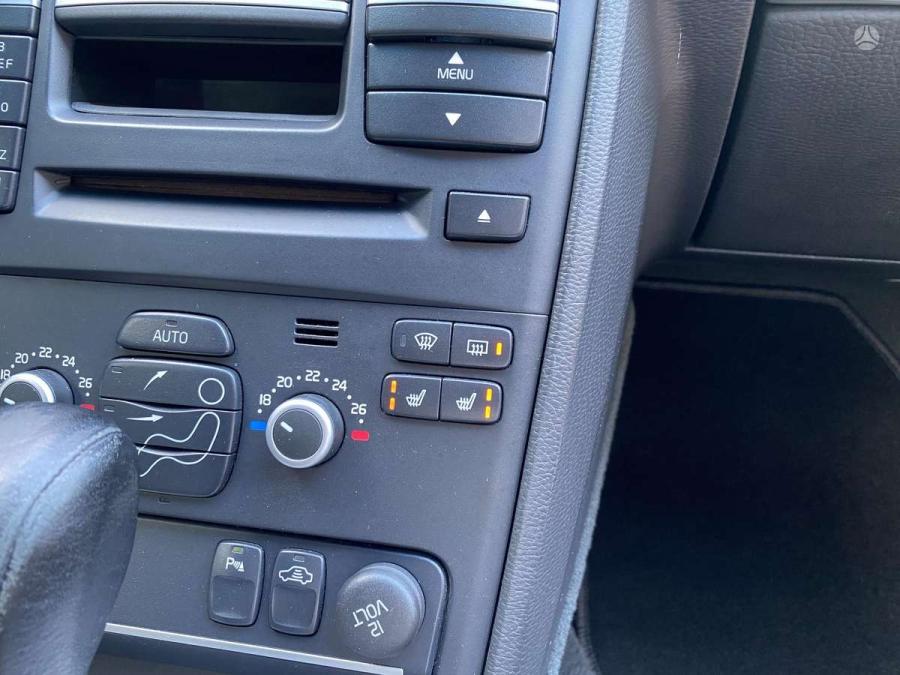 Grey Volvo XC90 2012 in Marijampole, with an engine capacity of 2.40 L and mileage of 289 thousand km for 10999 €, photo 24 on AUTOMOTO.COM.LV