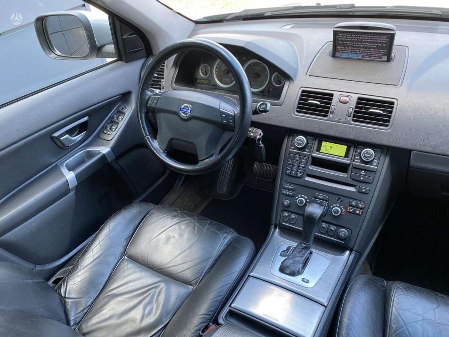 Grey Volvo XC90 2012 in Marijampole, with an engine capacity of 2.40 L and mileage of 289 thousand km for 10999 €, photo 27 on AUTOMOTO.COM.LV