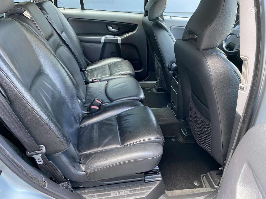 Grey Volvo XC90 2012 in Marijampole, with an engine capacity of 2.40 L and mileage of 289 thousand km for 10999 €, photo 31 on AUTOMOTO.COM.LV
