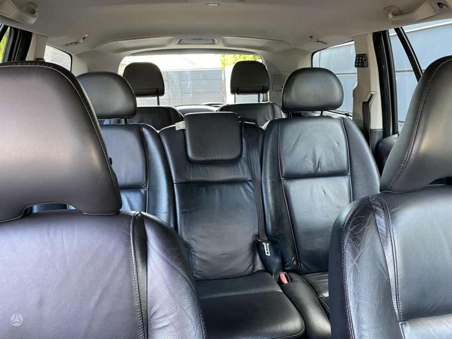 Grey Volvo XC90 2012 in Marijampole, with an engine capacity of 2.40 L and mileage of 289 thousand km for 10999 €, photo 33 on AUTOMOTO.COM.LV
