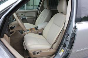 Grey Volvo XC90 2012 in Siauliai, with an engine capacity of 3.19 L and mileage of 225 thousand km for 6950 €, photo 11 on AUTOMOTO.COM.LV