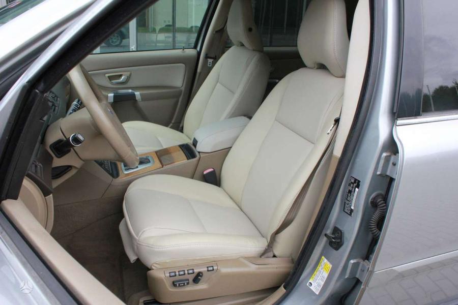 Grey Volvo XC90 2012 in Siauliai, with an engine capacity of 3.19 L and mileage of 225 thousand km for 6950 €, photo 11 on AUTOMOTO.COM.LV