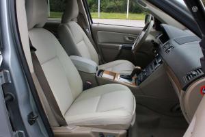 Grey Volvo XC90 2012 in Siauliai, with an engine capacity of 3.19 L and mileage of 225 thousand km for 6950 €, photo 12 on AUTOMOTO.COM.LV