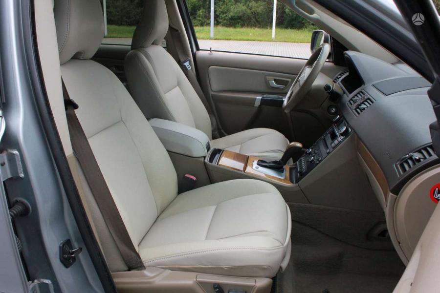 Grey Volvo XC90 2012 in Siauliai, with an engine capacity of 3.19 L and mileage of 225 thousand km for 6950 €, photo 12 on AUTOMOTO.COM.LV