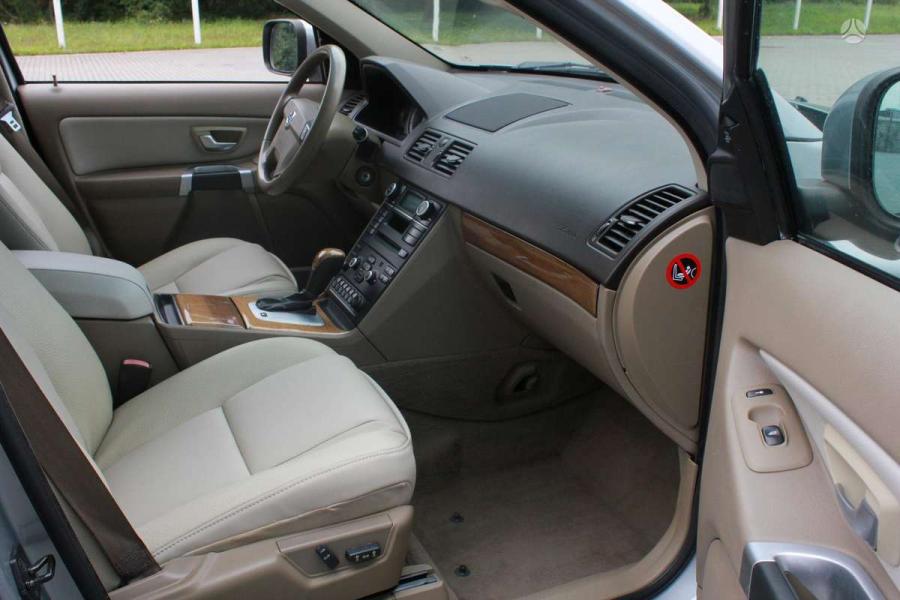 Grey Volvo XC90 2012 in Siauliai, with an engine capacity of 3.19 L and mileage of 225 thousand km for 6950 €, photo 13 on AUTOMOTO.COM.LV