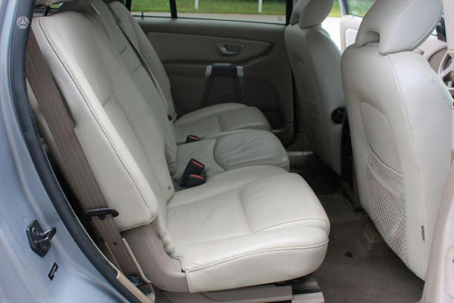 Grey Volvo XC90 2012 in Siauliai, with an engine capacity of 3.19 L and mileage of 225 thousand km for 6950 €, photo 16 on AUTOMOTO.COM.LV