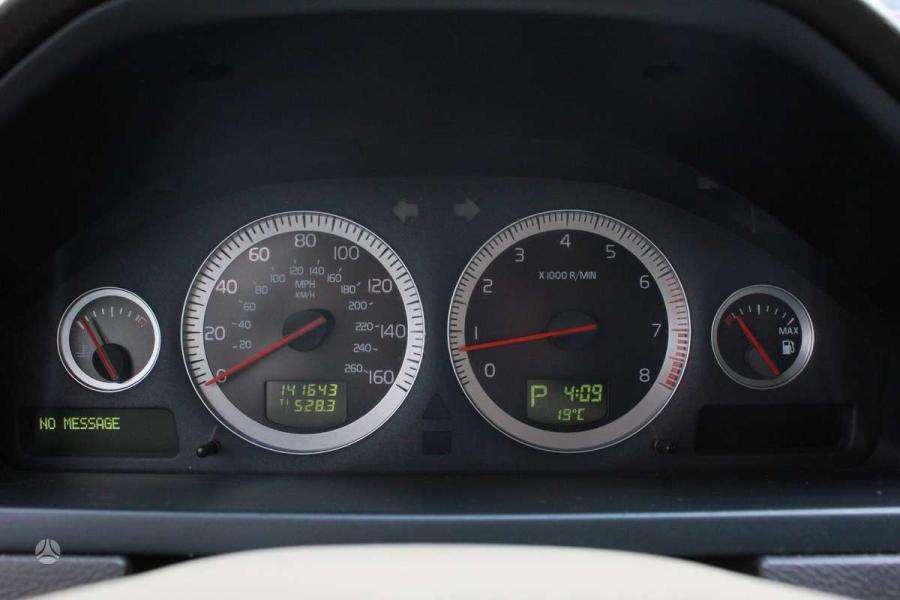 Grey Volvo XC90 2012 in Siauliai, with an engine capacity of 3.19 L and mileage of 225 thousand km for 6950 €, photo 19 on AUTOMOTO.COM.LV