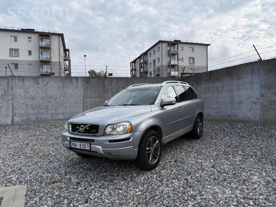 Grey Volvo XC90 2012 in Riga, with an engine capacity of 2.40 L and mileage of 310 thousand km for 10900 €, photo 3 on AUTOMOTO.COM.LV