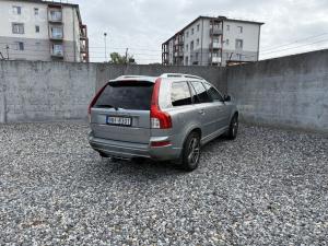 Grey Volvo XC90 2012 in Riga, with an engine capacity of 2.40 L and mileage of 310 thousand km for 10900 €, photo 4 on AUTOMOTO.COM.LV