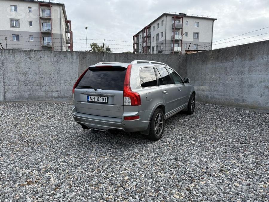 Grey Volvo XC90 2012 in Riga, with an engine capacity of 2.40 L and mileage of 310 thousand km for 10900 €, photo 4 on AUTOMOTO.COM.LV