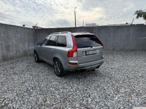 Grey Volvo XC90 2012 in Riga, with an engine capacity of 2.40 L and mileage of 310 thousand km for 10900 €, photo 5 on AUTOMOTO.COM.LV