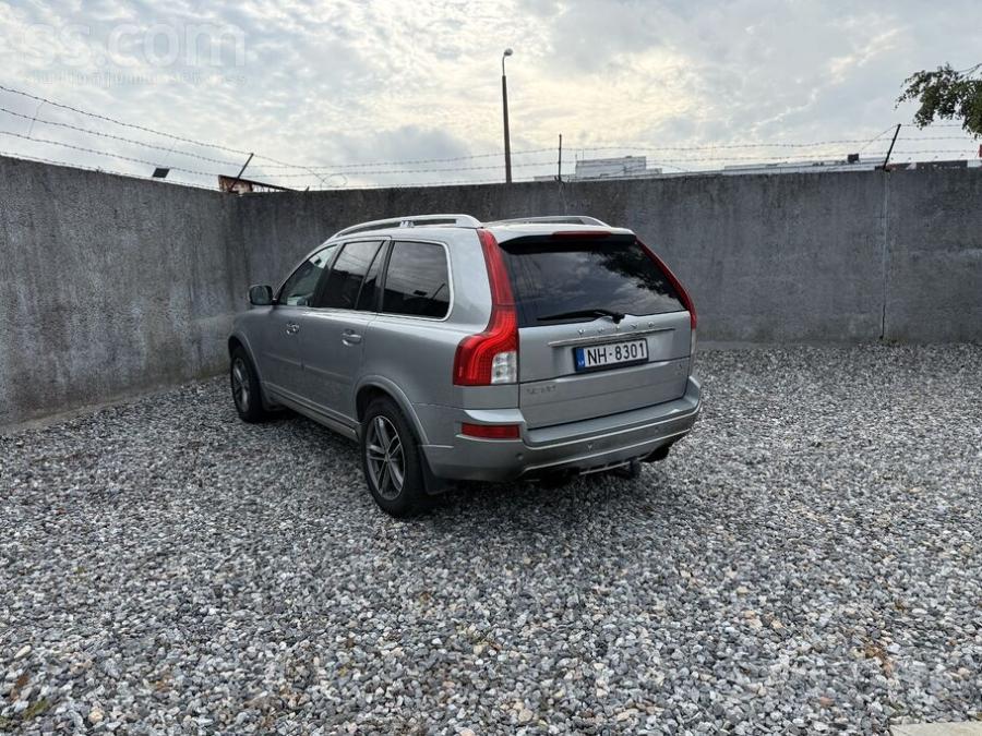 Grey Volvo XC90 2012 in Riga, with an engine capacity of 2.40 L and mileage of 310 thousand km for 10900 €, photo 5 on AUTOMOTO.COM.LV