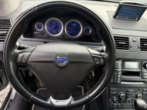 Grey Volvo XC90 2012 in Riga, with an engine capacity of 2.40 L and mileage of 310 thousand km for 10900 €, photo 8 on AUTOMOTO.COM.LV