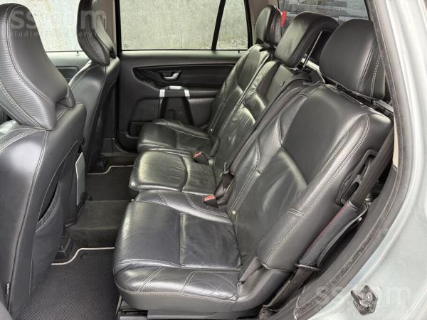 Grey Volvo XC90 2012 in Riga, with an engine capacity of 2.40 L and mileage of 310 thousand km for 10900 €, photo 9 on AUTOMOTO.COM.LV