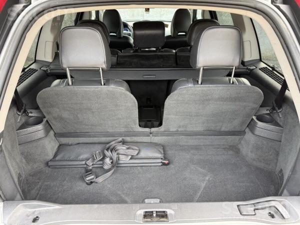 Grey Volvo XC90 2012 in Riga, with an engine capacity of 2.40 L and mileage of 310 thousand km for 10900 €, photo 10 on AUTOMOTO.COM.LV
