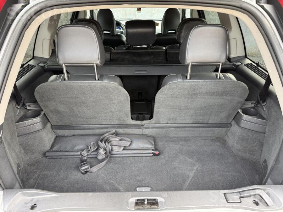 Grey Volvo XC90 2012 in Riga, with an engine capacity of 2.40 L and mileage of 310 thousand km for 10900 €, photo 10 on AUTOMOTO.COM.LV