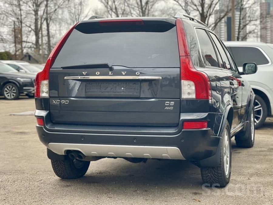Grey Volvo XC90 2012 in Riga, with an engine capacity of 2.40 L and mileage of 0 thousand km for 11750 €, photo 5 on AUTOMOTO.COM.LV
