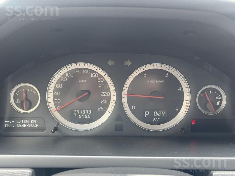 Grey Volvo XC90 2012 in Riga, with an engine capacity of 2.40 L and mileage of 0 thousand km for 11750 €, photo 13 on AUTOMOTO.COM.LV