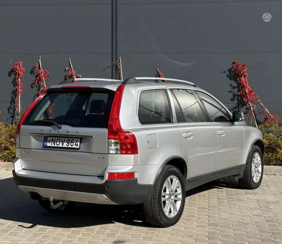 Grey Volvo XC90 2012 in Vilnius, with an engine capacity of 2.40 L and mileage of 240 thousand km for 8950 €, photo 5 on AUTOMOTO.COM.LV