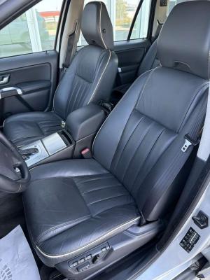 Grey Volvo XC90 2012 in Vilnius, with an engine capacity of 2.40 L and mileage of 240 thousand km for 8950 €, photo 9 on AUTOMOTO.COM.LV