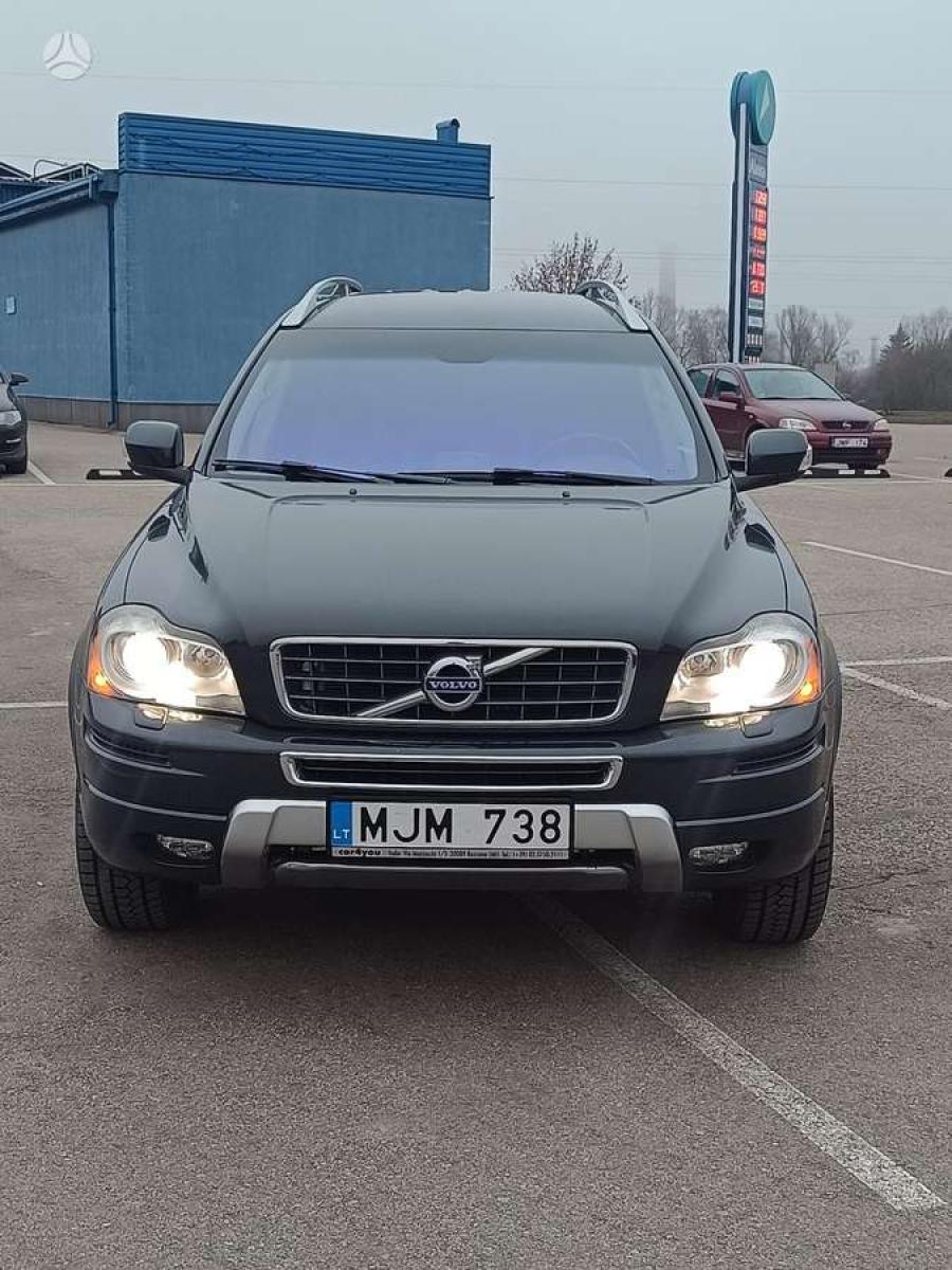 Grey Volvo XC90 2013 in Alytus, with an engine capacity of 2.40 L and mileage of 259 thousand km for 11900 €, photo 2 on AUTOMOTO.COM.LV