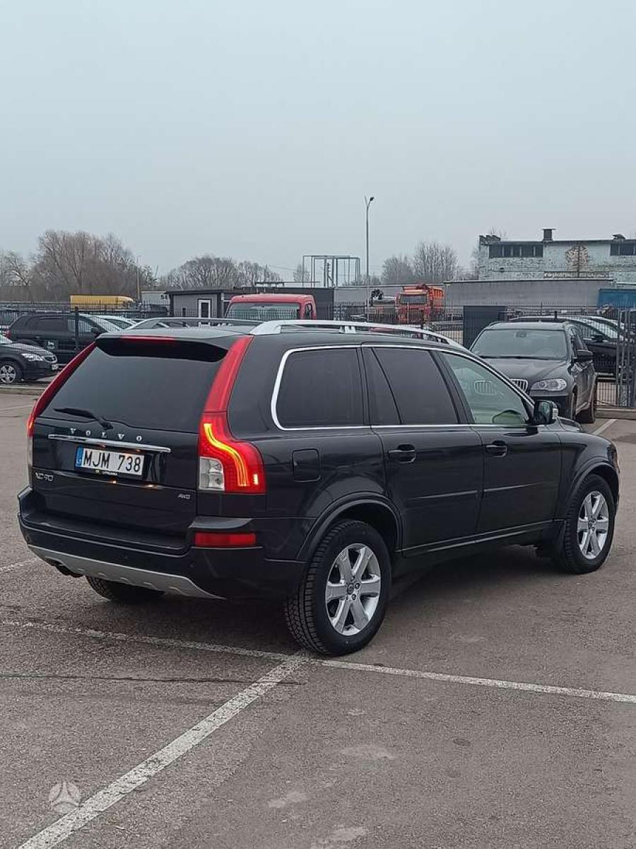 Grey Volvo XC90 2013 in Alytus, with an engine capacity of 2.40 L and mileage of 259 thousand km for 11900 €, photo 4 on AUTOMOTO.COM.LV