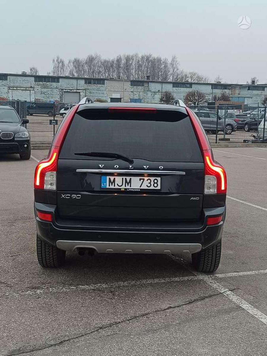 Grey Volvo XC90 2013 in Alytus, with an engine capacity of 2.40 L and mileage of 259 thousand km for 11900 €, photo 5 on AUTOMOTO.COM.LV