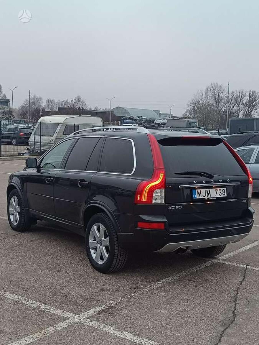Grey Volvo XC90 2013 in Alytus, with an engine capacity of 2.40 L and mileage of 259 thousand km for 11900 €, photo 6 on AUTOMOTO.COM.LV