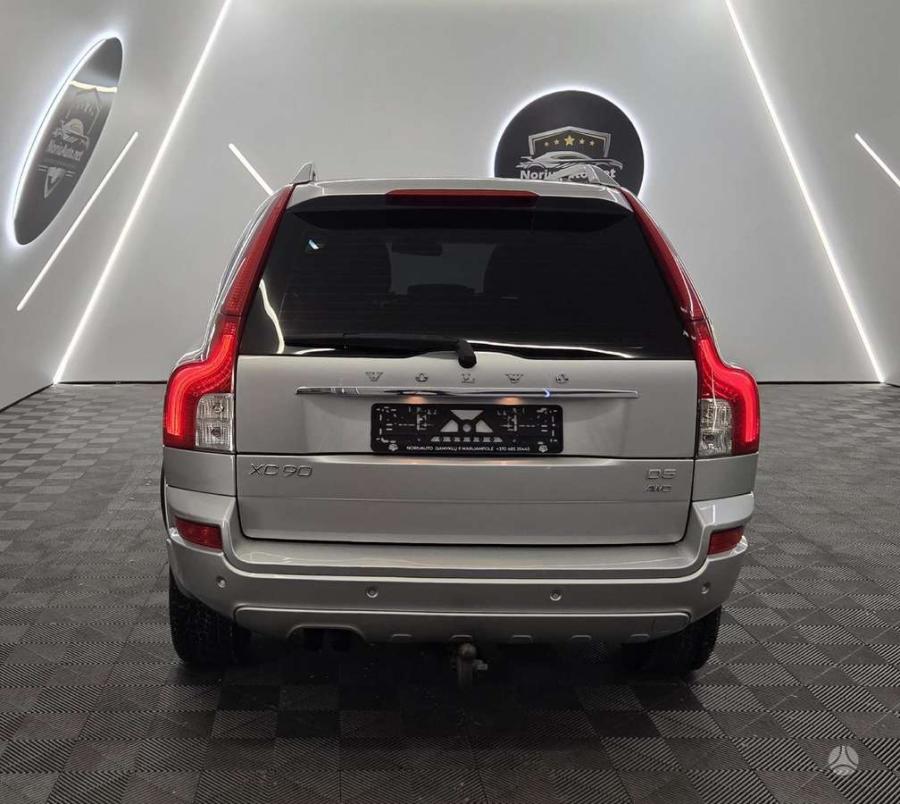 Grey Volvo XC90 2013 in Marijampole, with an engine capacity of 2.40 L and mileage of 321 thousand km for 11999 €, photo 27 on AUTOMOTO.COM.LV