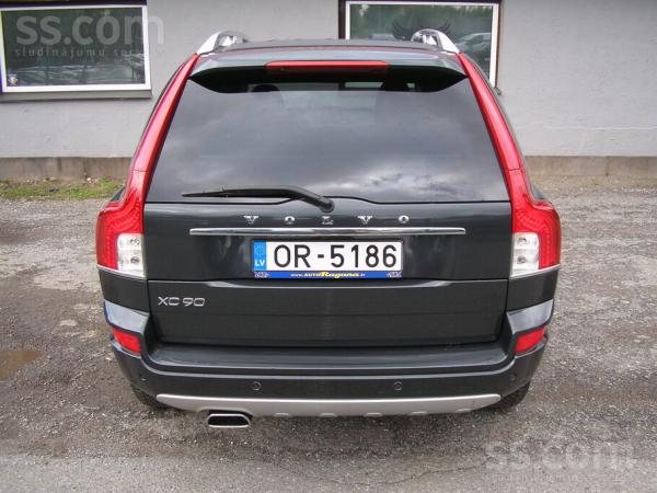 Grey Volvo XC90 2013 in Riga, with an engine capacity of 2.40 L and mileage of 0 thousand km for 13950 €, photo 7 on AUTOMOTO.COM.LV