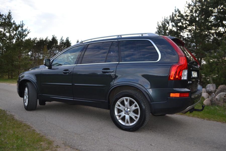 Grey Volvo XC90 2014 in Vilnius, with an engine capacity of 2.40 L and mileage of 294 thousand km for 11950 €, photo 6 on AUTOMOTO.COM.LV