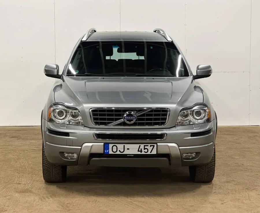 Grey Volvo XC90 2014 in Jurmala, with an engine capacity of 2.40 L and mileage of 204 thousand km for 13990 €, photo 6 on AUTOMOTO.COM.LV