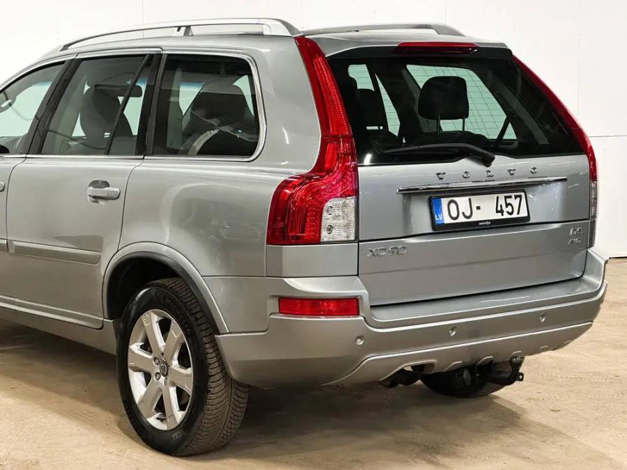 Grey Volvo XC90 2014 in Jurmala, with an engine capacity of 2.40 L and mileage of 204 thousand km for 13990 €, photo 8 on AUTOMOTO.COM.LV