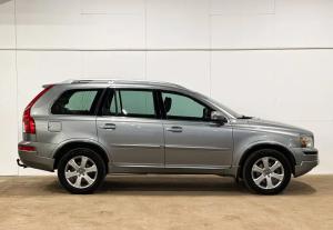 Grey Volvo XC90 2014 in Jurmala, with an engine capacity of 2.40 L and mileage of 204 thousand km for 13990 €, photo 13 on AUTOMOTO.COM.LV