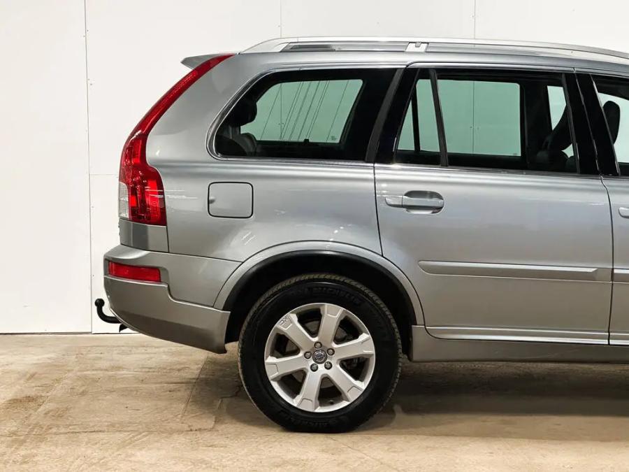 Grey Volvo XC90 2014 in Jurmala, with an engine capacity of 2.40 L and mileage of 204 thousand km for 13990 €, photo 14 on AUTOMOTO.COM.LV